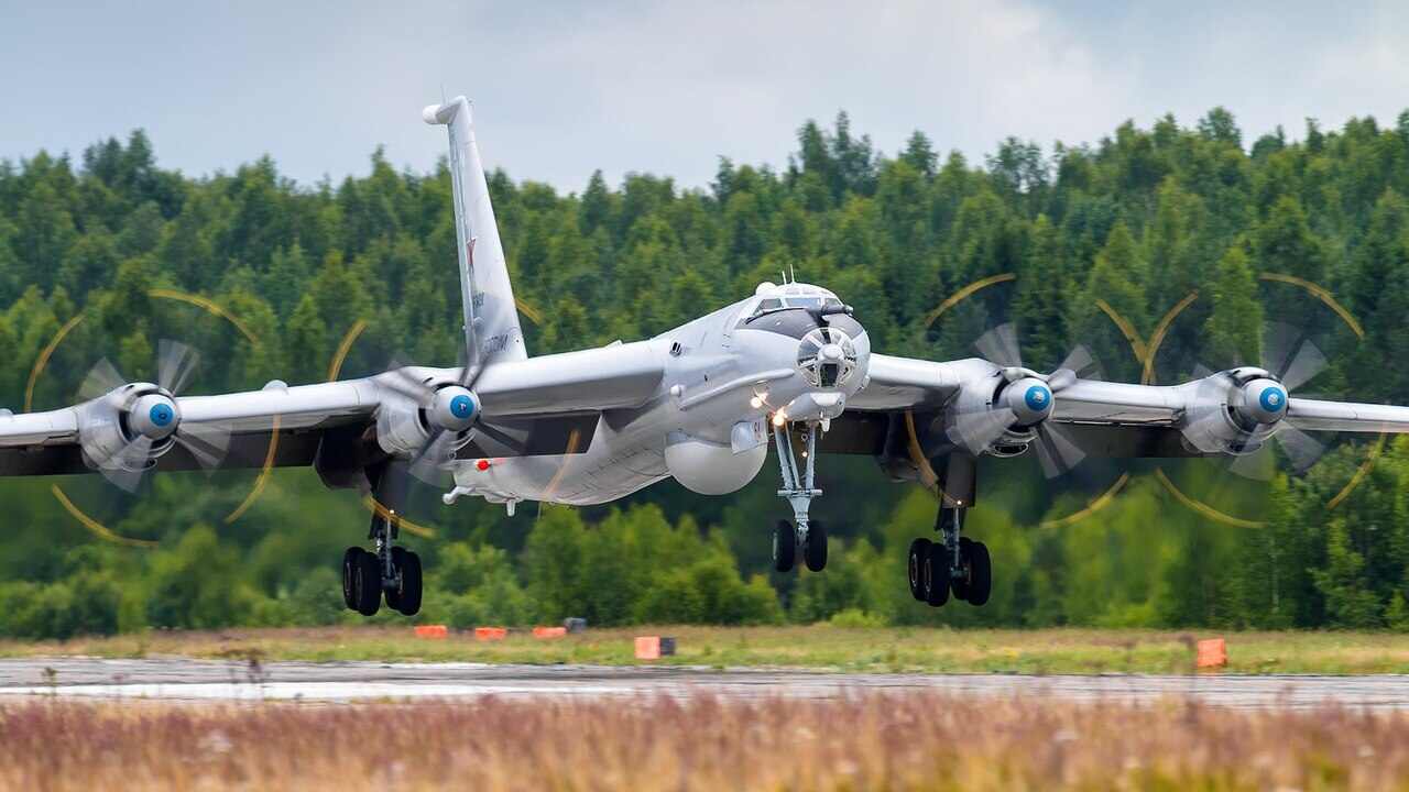 Ukrajinské drony zasiahli dva ruské Tu-142. Moskva prišla o vzácne ...