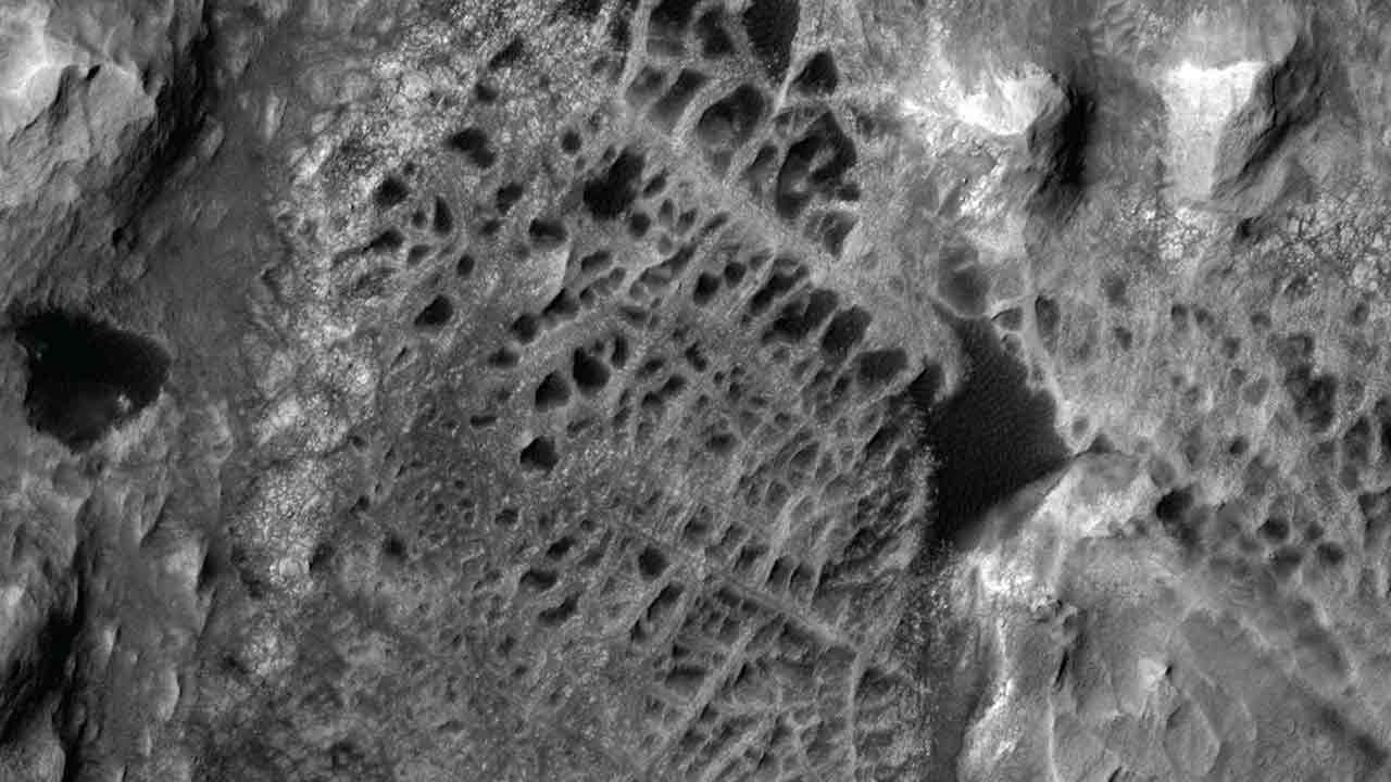 Rover Curiosity objavil na Marse niečo, čo akoby vyšlo priamo z ...