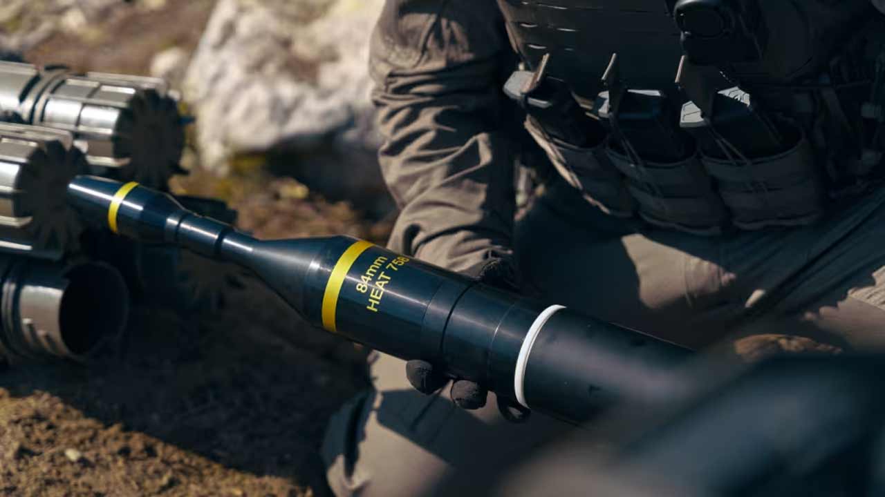 Saab ukázal novú protitankovú muníciu HEAT 758. Legendárny Carl-Gustaf ...